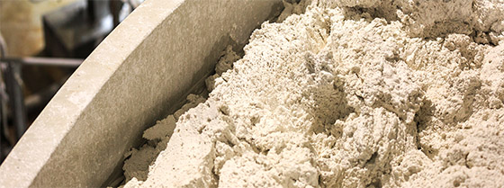 Talc Powder Mg3Si4O10(OH)2.